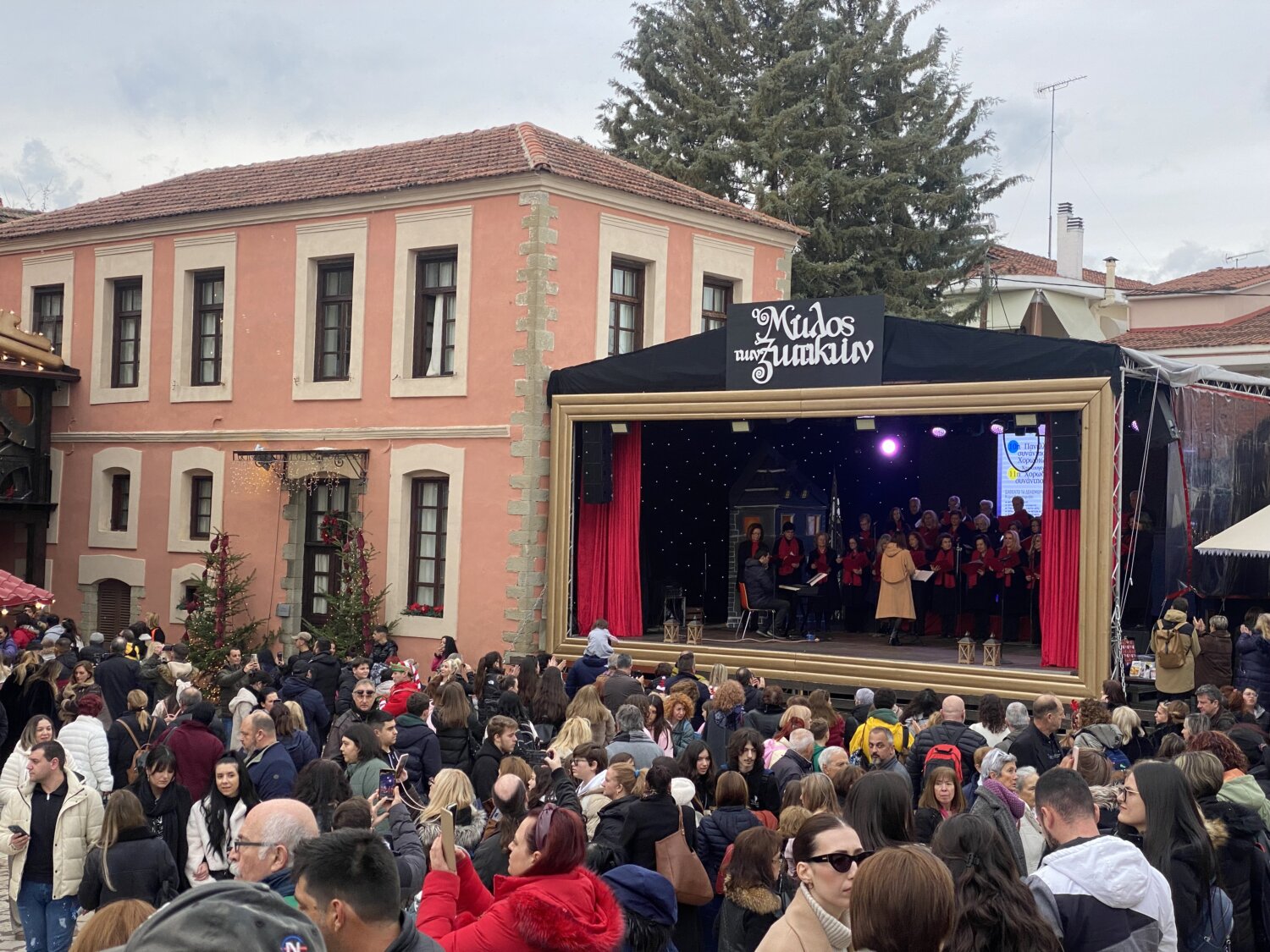 Γιόρτασε το χορωδιακό τραγούδι στα Τρίκαλα με 22 χορωδίες και 700 ...