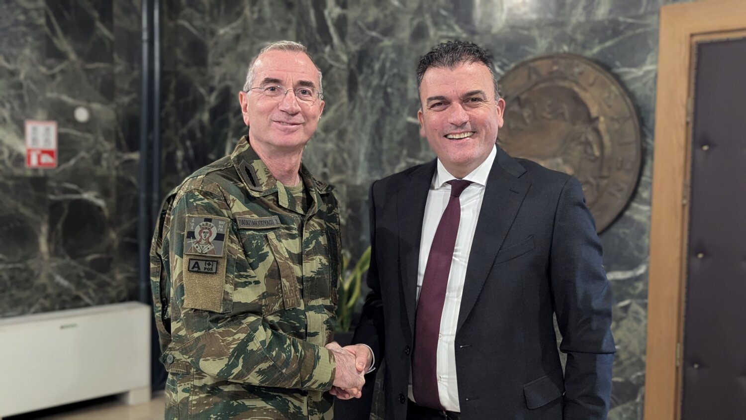 Στον Δήμαρχο Λαρισαίων, Θανάση Μαμάκο ο Διοικητής 1ης Στρατιάς ...