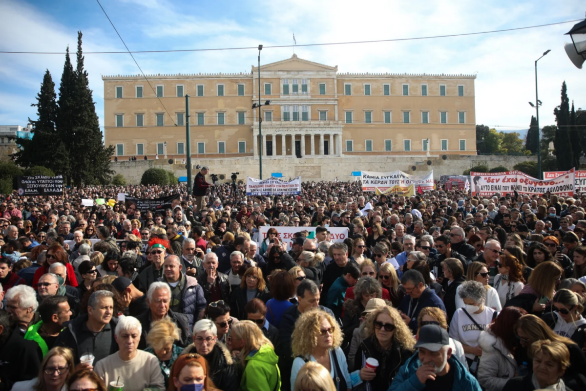 Τι δείχνουν οι δημοσκοπήσεις - Στη σκιά των Τεμπών το πολιτικό σύστημα ...