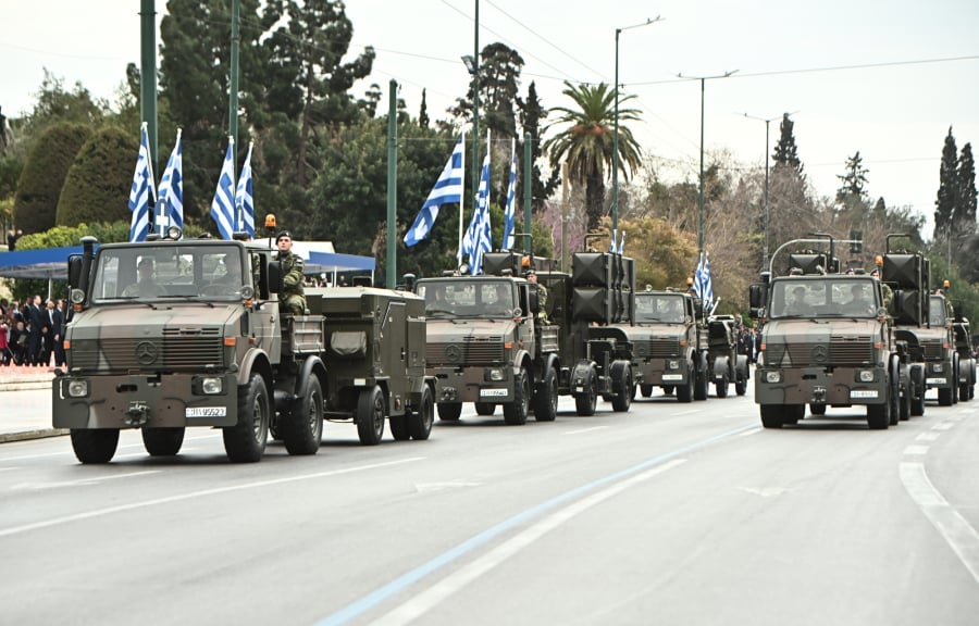 25η Μαρτίου 2025: Εικόνες από τη μεγάλη στρατιωτική παρέλαση στην Αθήνα ...