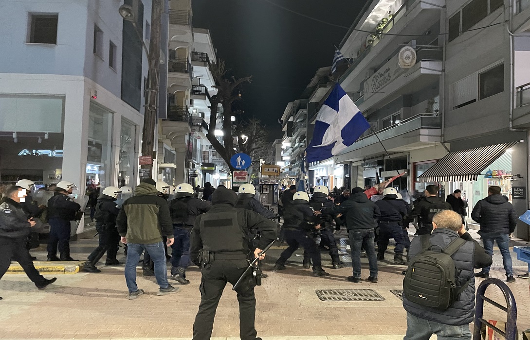 H επεισοδιακή κατάληξη έξω από τα Victoria και το κοινό που «γέμισε ...
