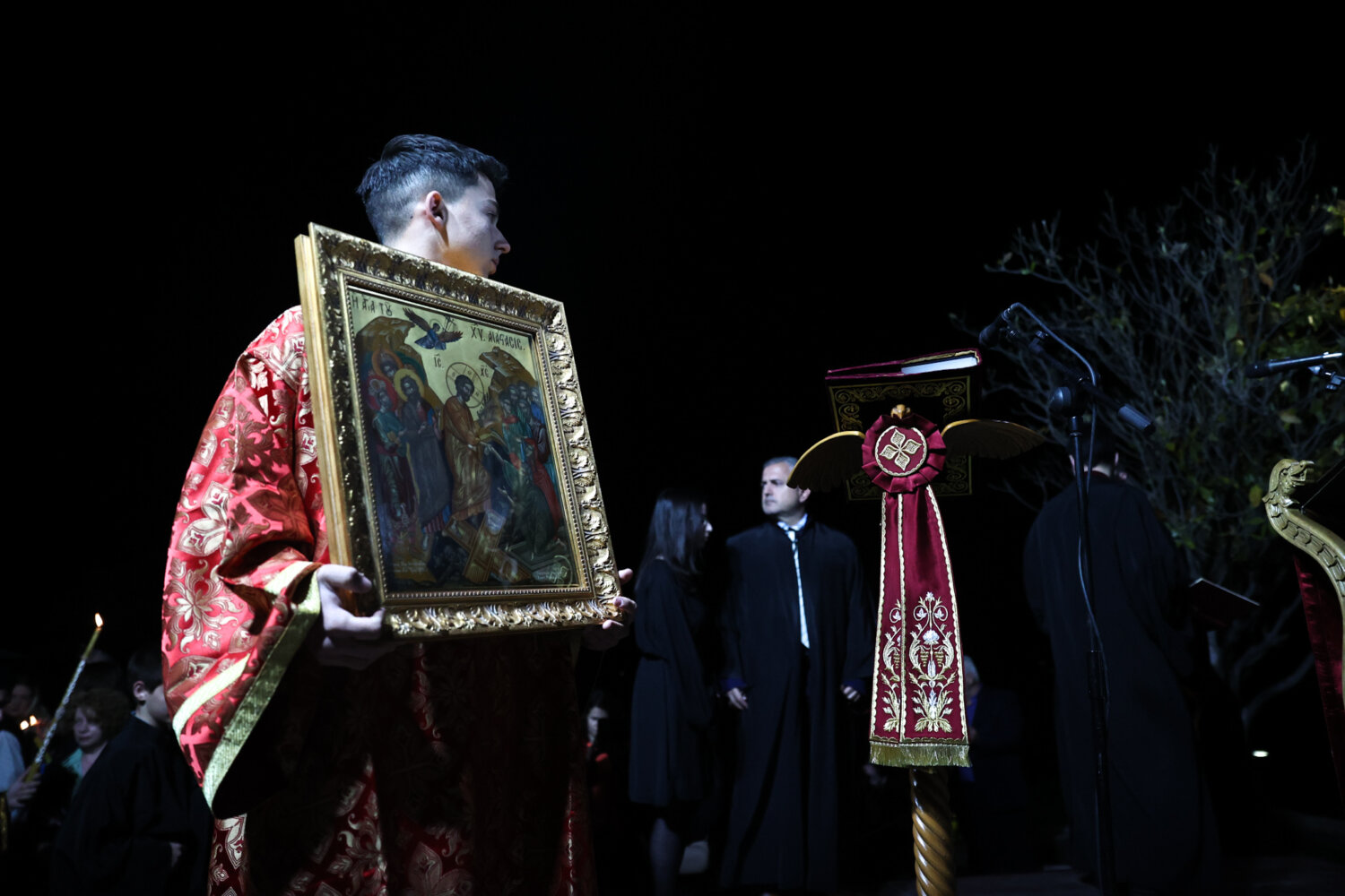 Κυριακή του Πάσχα: Τι γιορτάζουμε σήμερα – Ο «Εσπερινός της Αγάπης» και ...