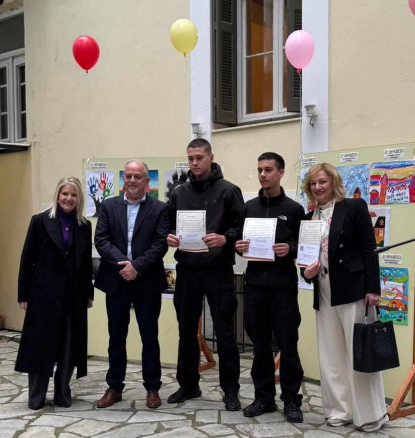 Λάρισα: 3ο βραβείο κατά της βίας ΟΚΑΝΑ για το 13ο ΓΕΛ (φωτ ...