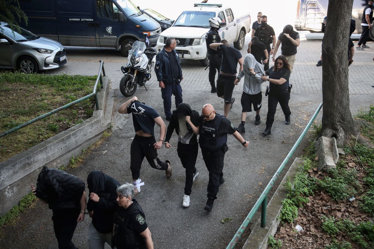 Συγκλονίζει η μητέρα 16χρονου που «έμπλεξε» με την Εθνικιστική Νεολαία ...