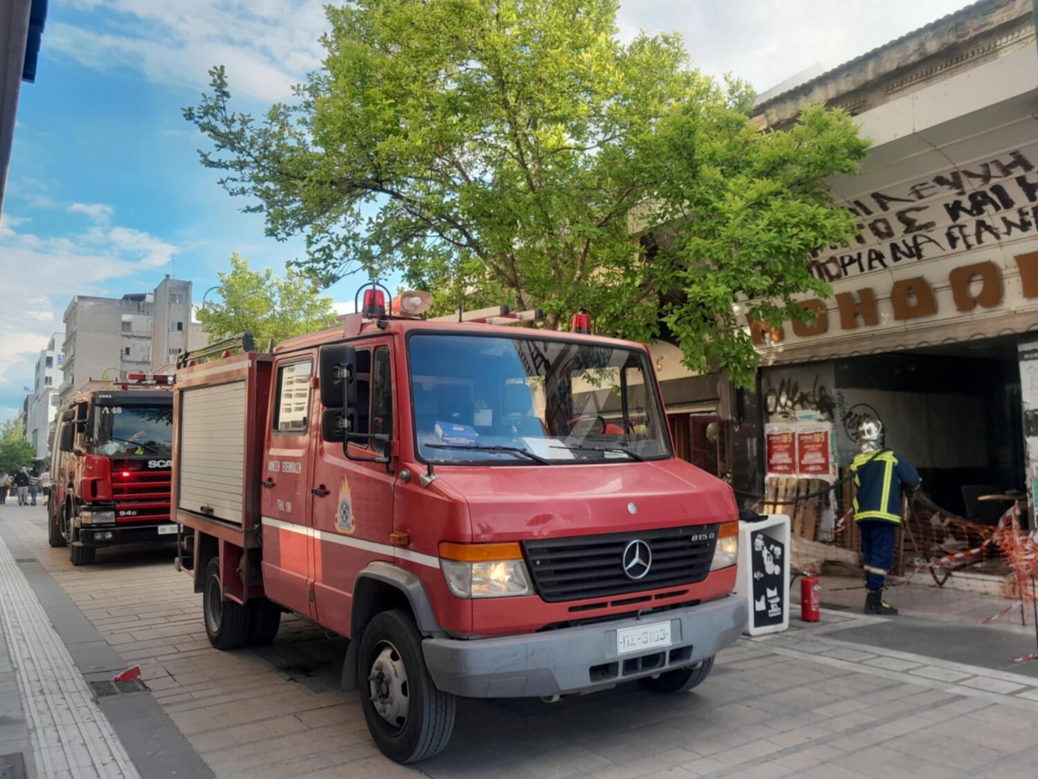 Αναστάτωση από καπνό στο κέντρο της Λάρισας (φωτ.& βίντεο) - larissanet.gr