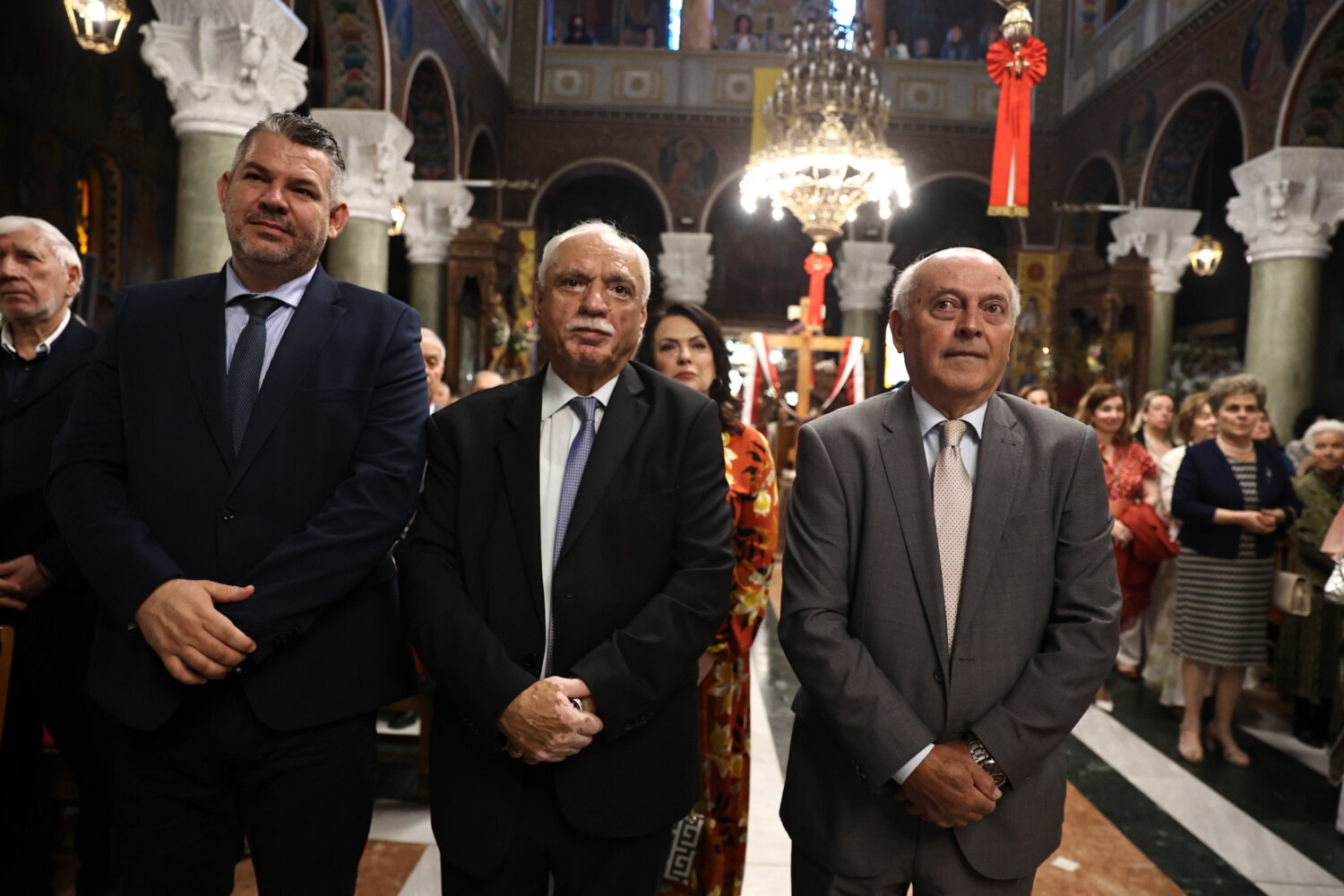 Λαρισαίοι στον Ιερό Ναό Αγίων Κωνσταντίνου και Ελένης για τη μεγάλη ...