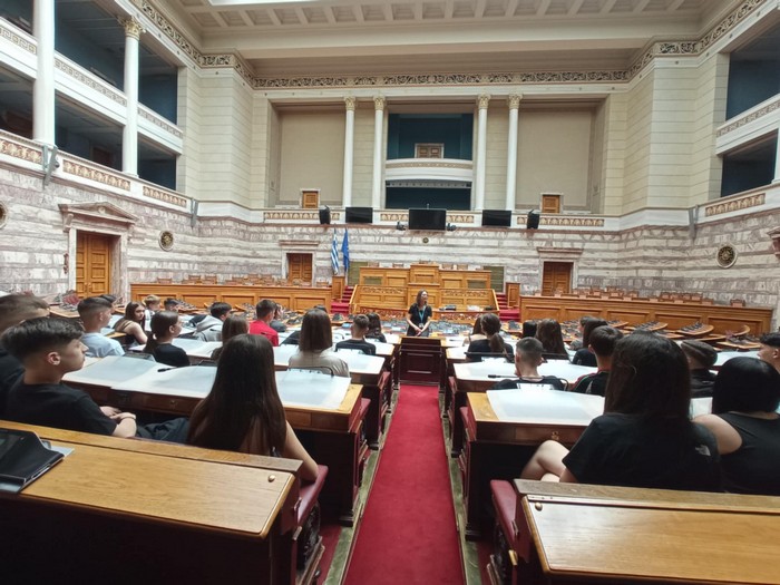 Μαθητές του 6ου Γυμνασίου Λάρισας στη Βουλή των Ελλήνων - larissanet.gr