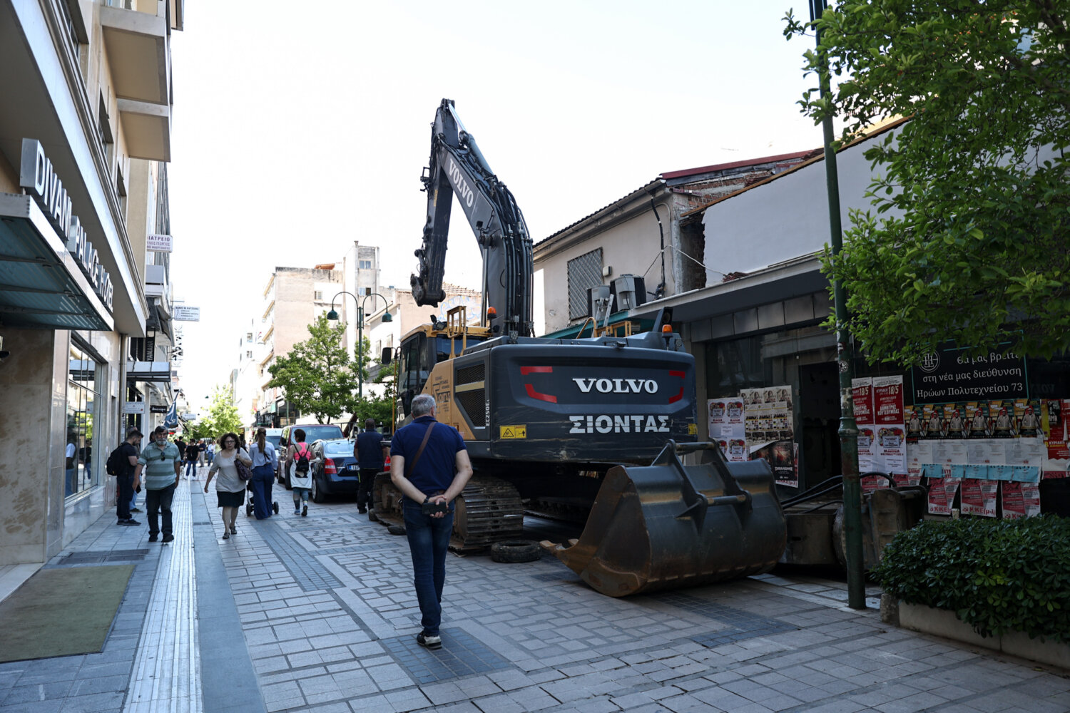 "Ώρα μηδέν" για το οικοδομικό τετράγωνο απέναντι από το Αρχαίο Θέατρο ...