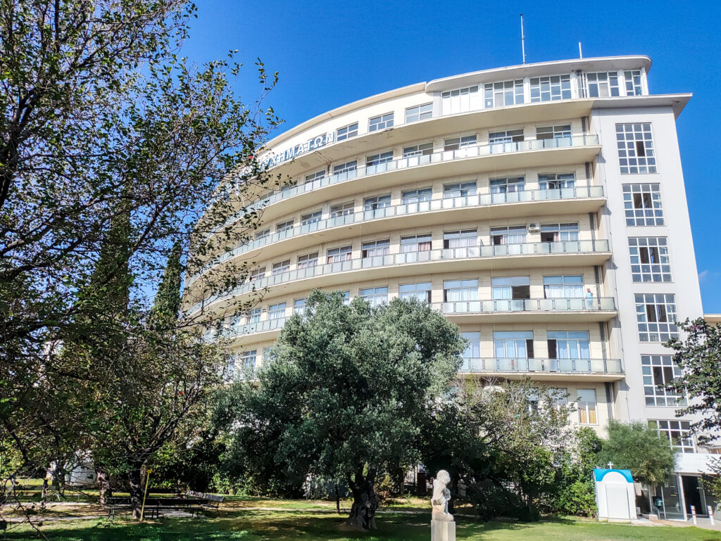 Συνελήφθησαν δύο νεαροί στο ΚΑΤ – Απείλησαν ασθενή με ψεύτικο πιστόλι ...