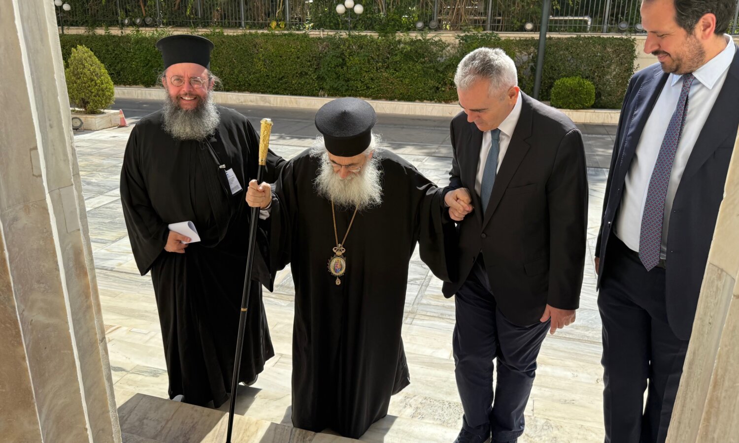 Μ. Χαρακόπουλος με Αρχιεπίσκοπο Σινά: Χρέος όλων των Ορθοδόξων να ...