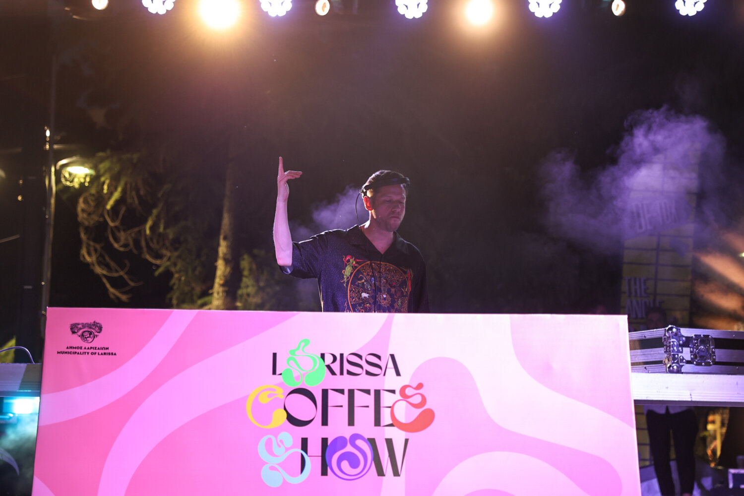 O DJ Cj Jeff έκλεισε τη δεύτερη ημέρα του Larissa Coffee Show ...