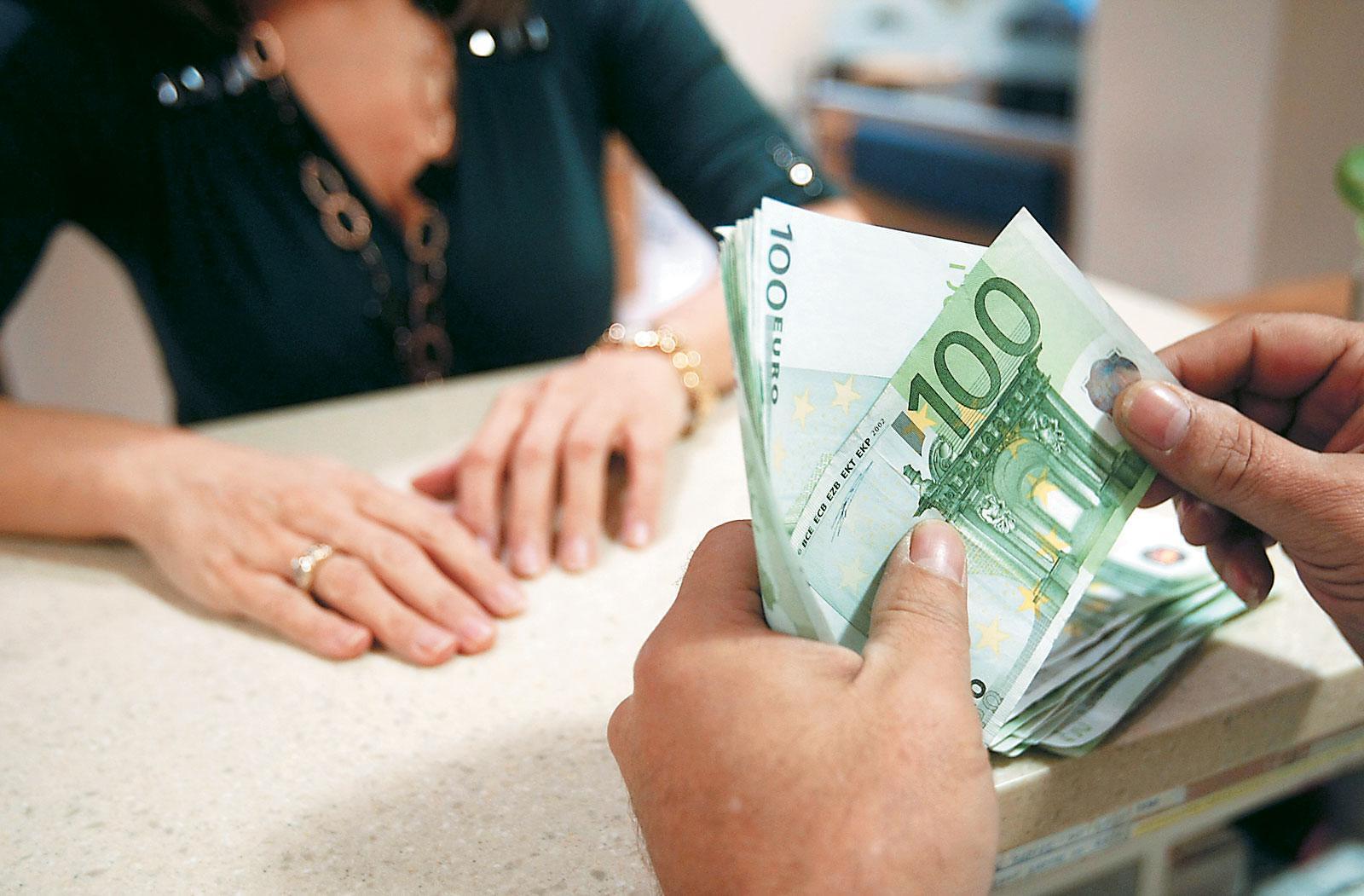 Ποιοι παίρνουν σύνταξη πριν από τα 62 έως το 2027 - Τα «παράθυρα» για ...
