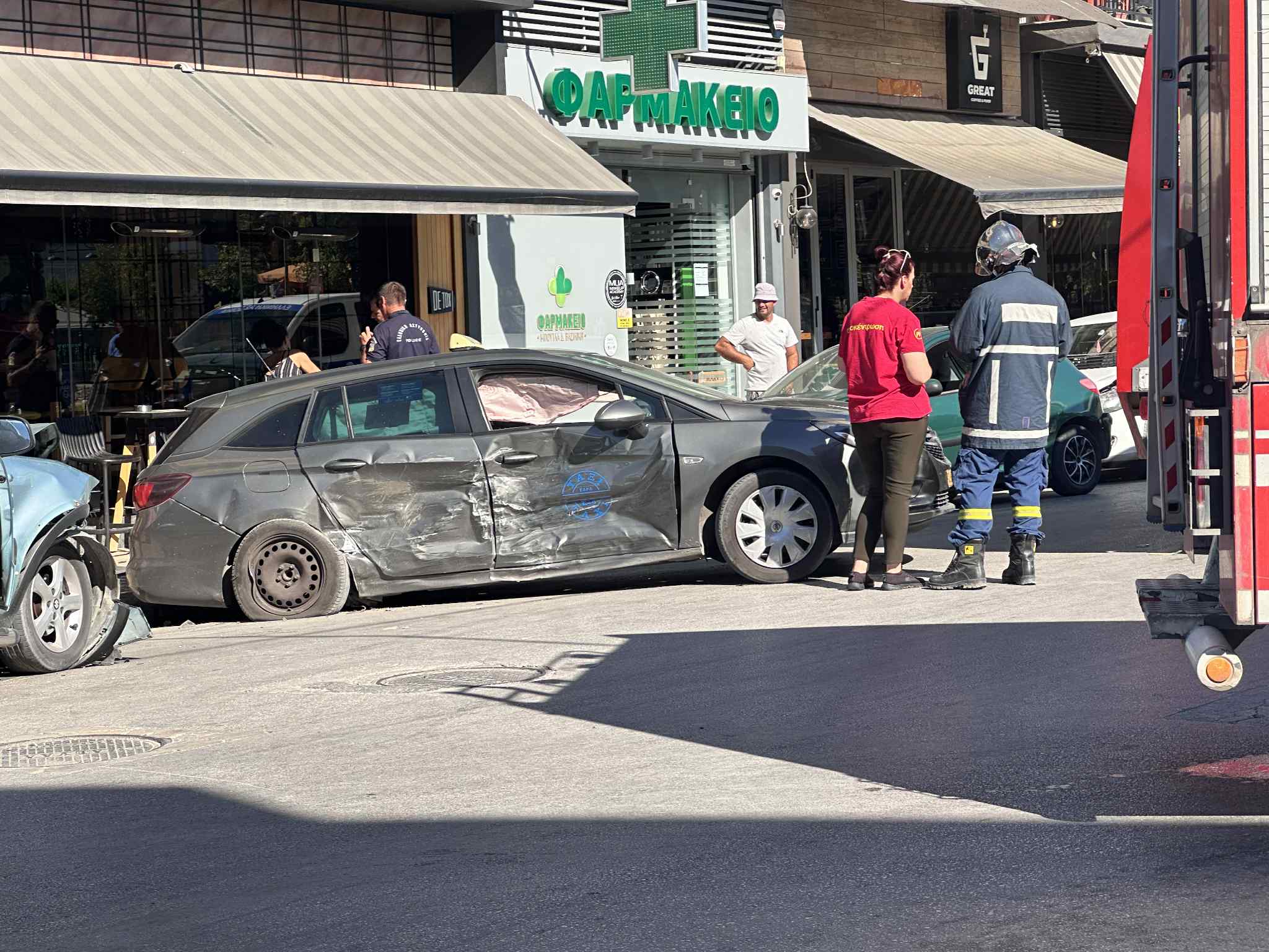 Λάρισα: Τροχαίο ατύχημα με εγκλωβισμό (φωτ.) - larissanet.gr