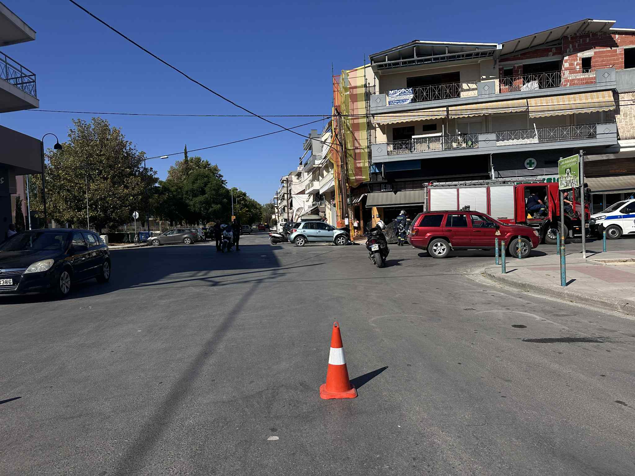 Λάρισα: Τροχαίο ατύχημα με εγκλωβισμό (φωτ.) - larissanet.gr