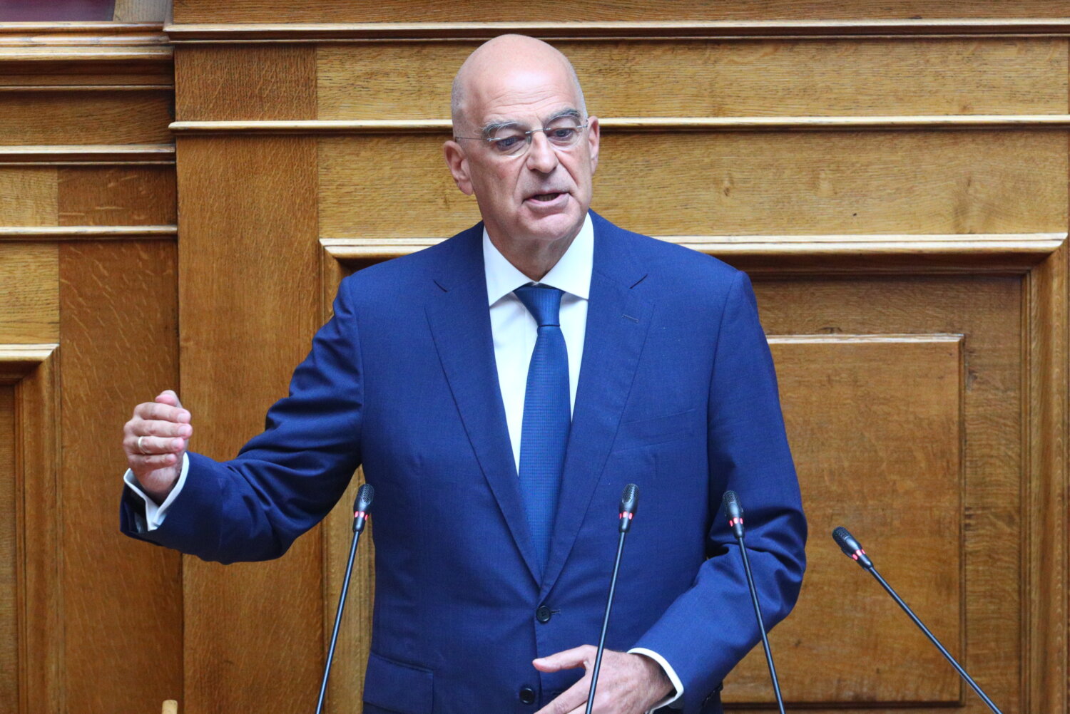 Δένδιας για την 1η Στρατιά στη Βουλή: Διαθέτει πισίνα 49.5 μέτρων ...