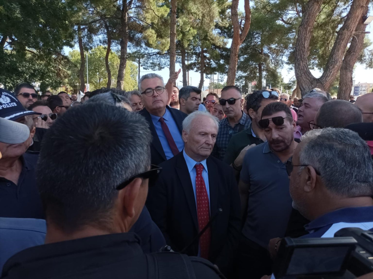 Σέρρες: Ένταση στη συνάντηση αγροτών με τον υφυπουργό Αγροτικής ...