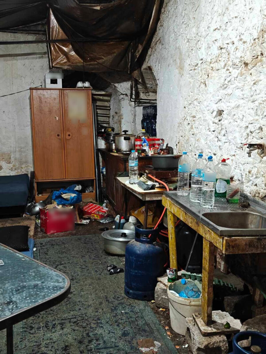 Σοκάρουν οι εικόνες από την εκμετάλλευση αλλοδαπών εργατών – Πώς δρούσε ...