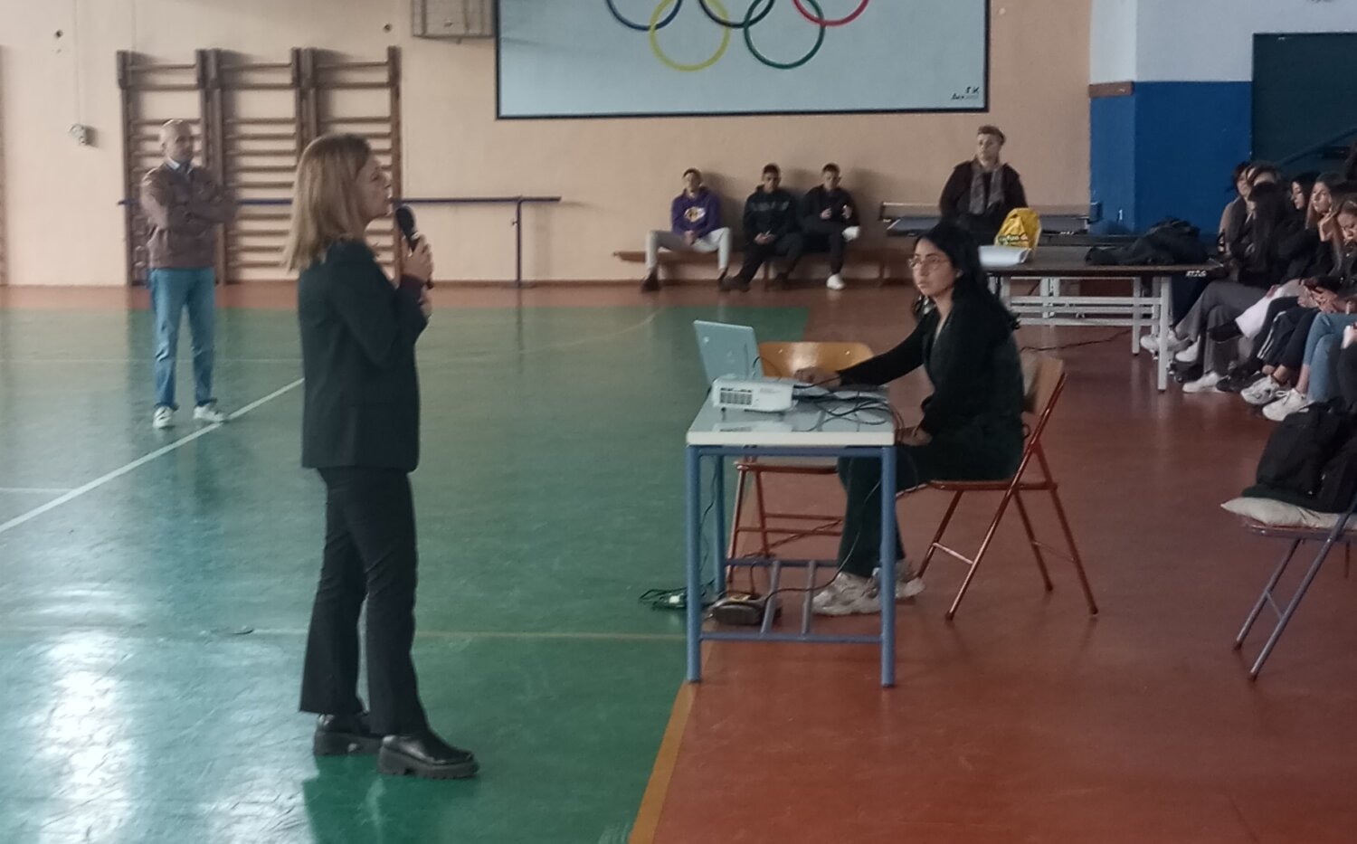 Δράση για την Παγκόσμια Ημέρα Ψυχικής Υγείας στο 7ο ΕΠΑ.Λ. Λάρισας (φωτ ...