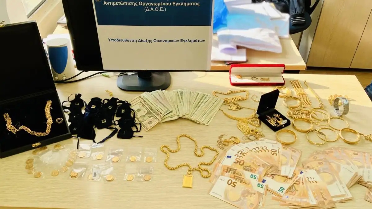 Κύκλωμα «έγδυνε» τον ΕΦΚΑ μέσω εταιρειών παραγωγής ρούχων: Πάνω από 2 ...