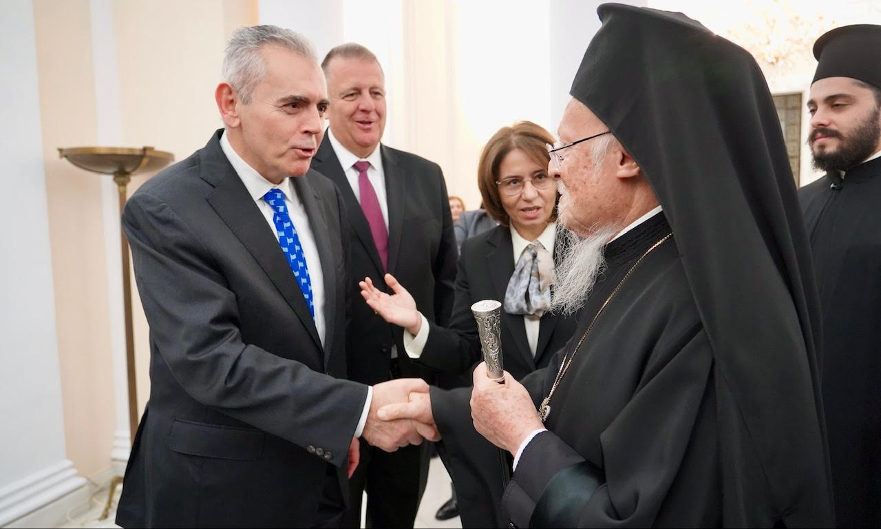 Μαξ. Χαρακόπουλος: Η Ορθοδοξία ακτινοβολεί στη Ρουμανία - Λαμπρή τελετή ...