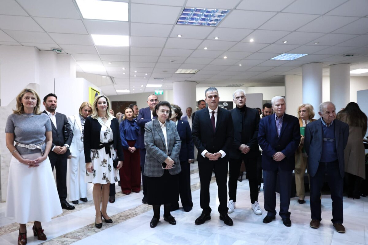 Παρουσία Μενδώνη τα εγκαίνια της έκθεσης του Μάνου Ιωαννίδη στη ...