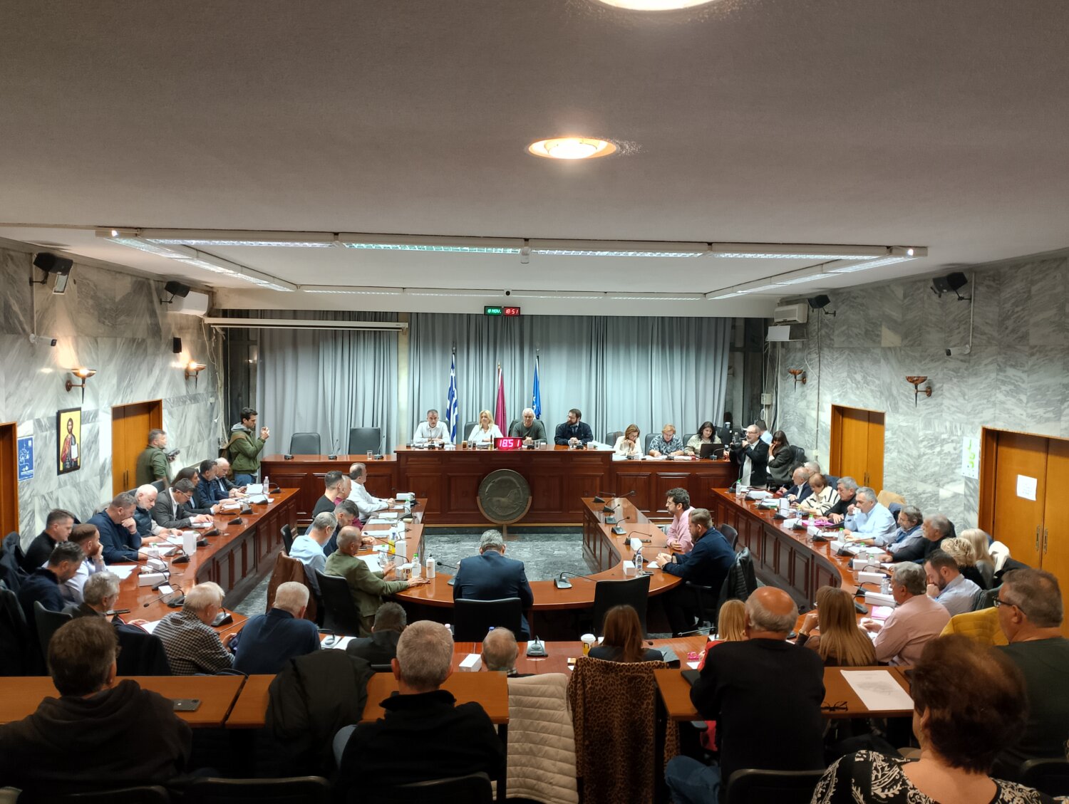 Οι εκδηλώσεις για τα Χριστούγεννα έφεραν ένταση στο Δημοτικό Συμβούλιο ...