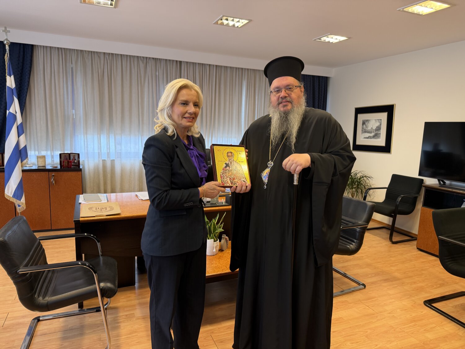 Ο Μητροπολίτης Λαρίσης Ιερώνυμος στην γεν. γραμματέας Αποκεντρωμένης Ρ ...