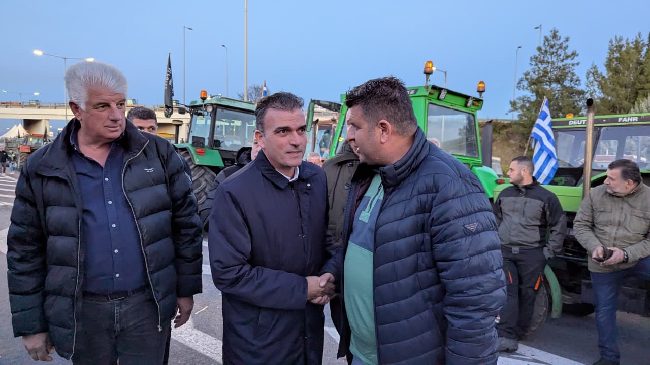 Με τους αγρότες στον κόμβο Νίκαιας ο Δήμαρχος Λαρισαίων - larissanet.gr