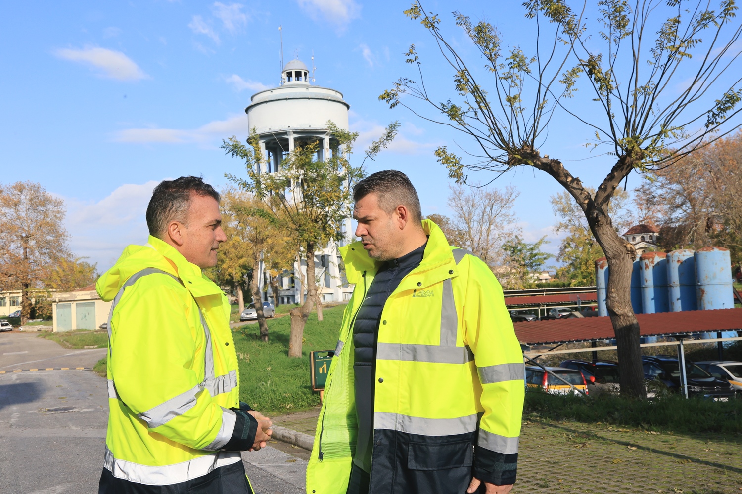 Δήμος Λαρισαίων: Παραμένει σε επιφυλακή, κλειστά τα θυροφράγματα - Με ...