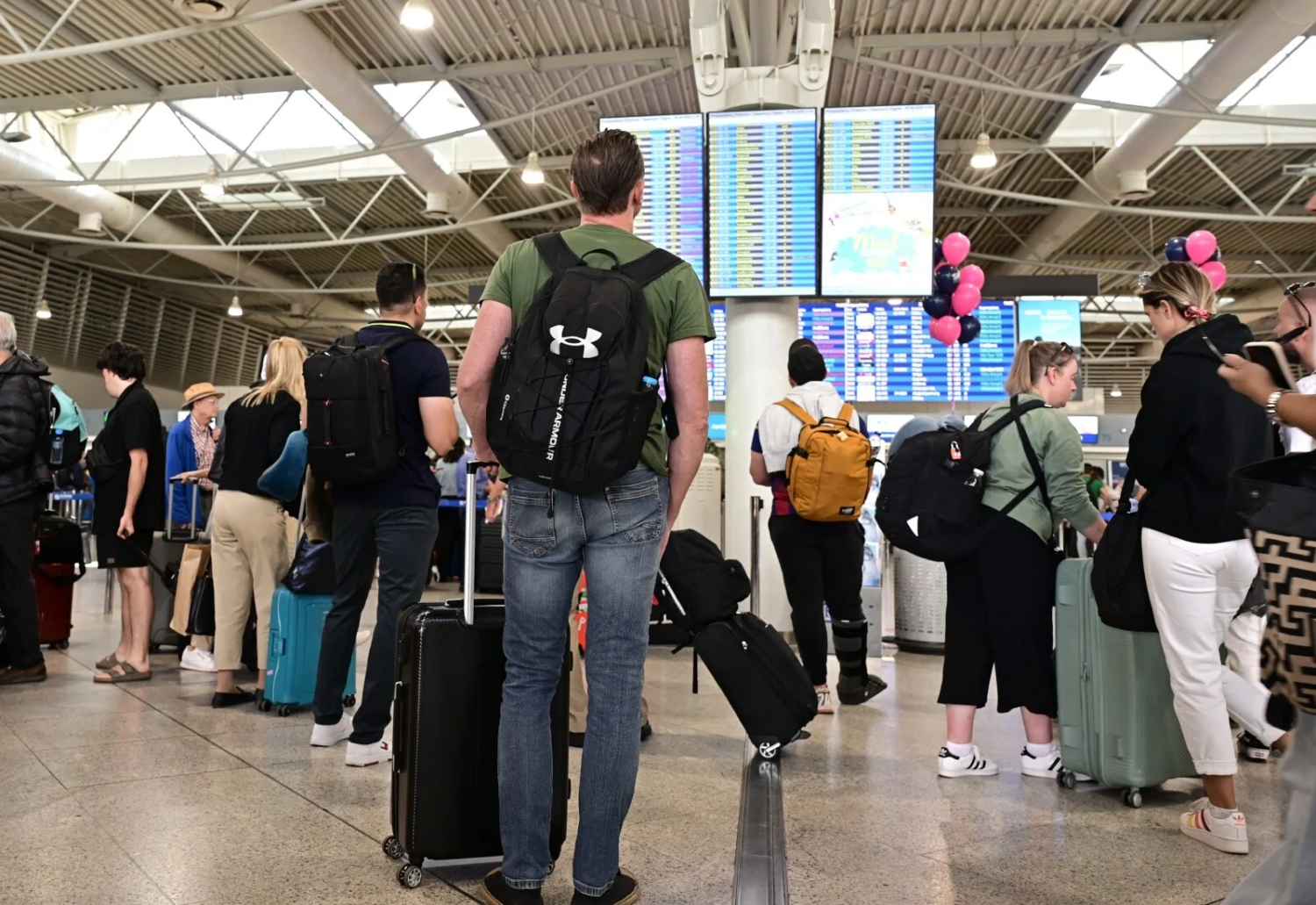 Σοβαρά προβλήματα στα ελληνικά αεροδρόμια: Κλειστός ο Ελληνικός ...